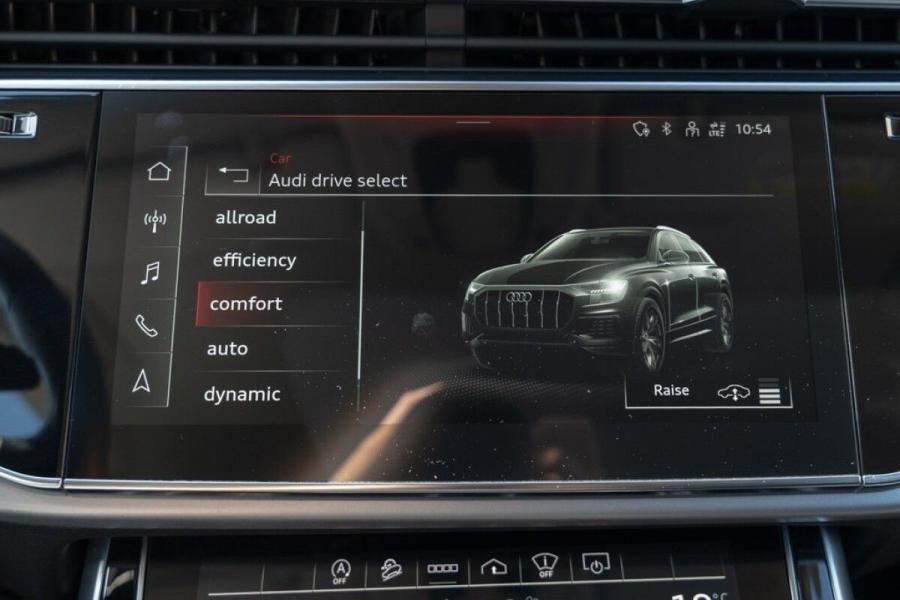 Melns Audi Q8 2021 Viļņa, ar dzinēja tilpumu 3.00 L un nobraukumu 85 tūkst. km par 53000 €, foto 21 vietnē AUTOMOTO.COM.LV