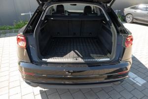Melns Audi Q8 2021 Viļņa, ar dzinēja tilpumu 3.00 L un nobraukumu 85 tūkst. km par 53000 €, foto 28 vietnē AUTOMOTO.COM.LV