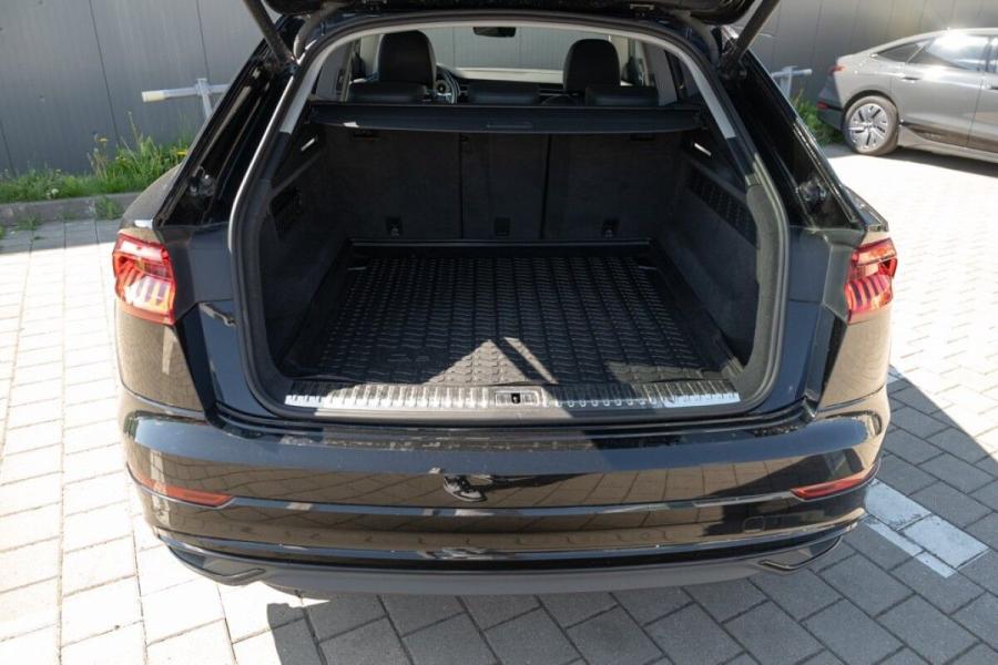 Melns Audi Q8 2021 Viļņa, ar dzinēja tilpumu 3.00 L un nobraukumu 85 tūkst. km par 53000 €, foto 28 vietnē AUTOMOTO.COM.LV
