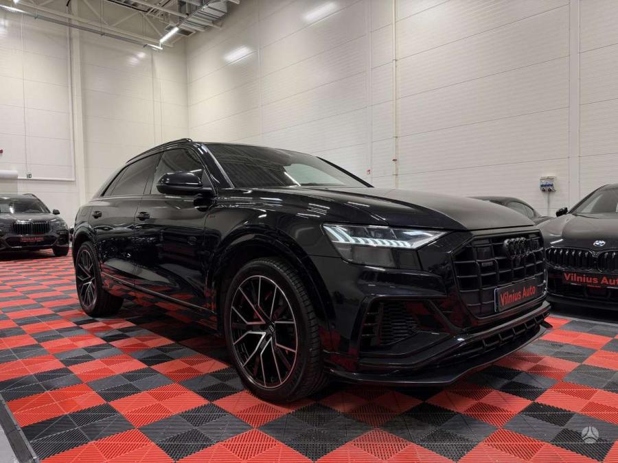 Black Audi Q8 2021 in Vilnius, with an engine capacity of 3.00 L and mileage of 149 thousand km for 51990 €, photo 4 on AUTOMOTO.COM.LV