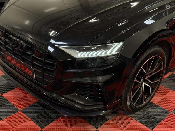 Black Audi Q8 2021 in Vilnius, with an engine capacity of 3.00 L and mileage of 149 thousand km for 51990 €, photo 7 on AUTOMOTO.COM.LV