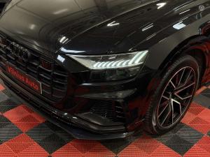 Black Audi Q8 2021 in Vilnius, with an engine capacity of 3.00 L and mileage of 149 thousand km for 51990 €, photo 8 on AUTOMOTO.COM.LV