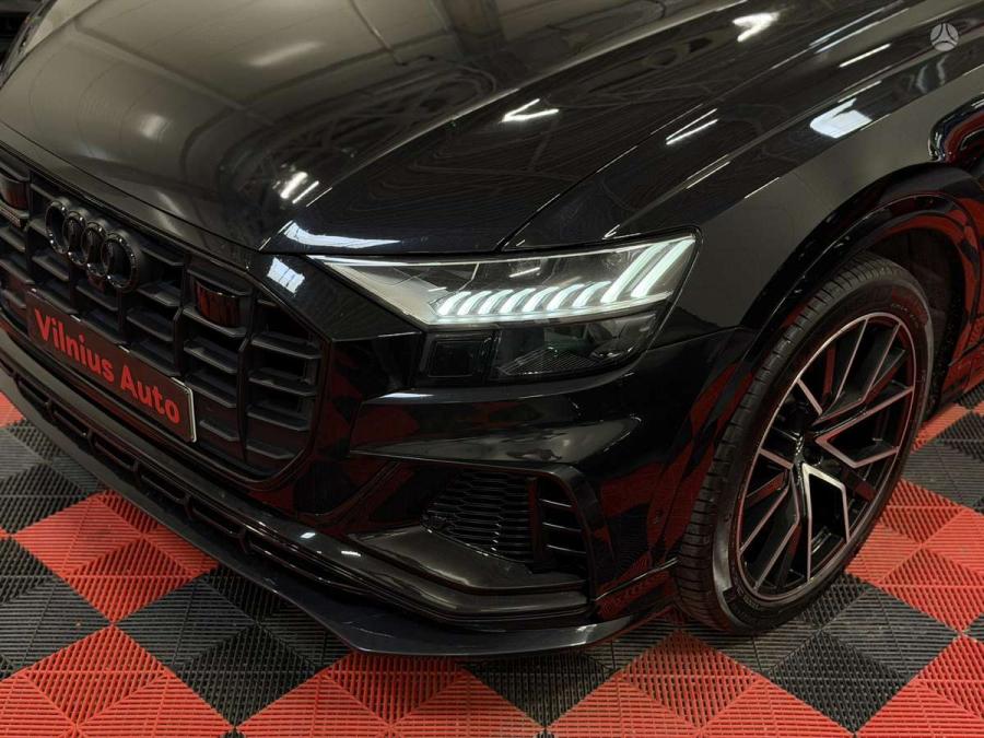 Black Audi Q8 2021 in Vilnius, with an engine capacity of 3.00 L and mileage of 149 thousand km for 51990 €, photo 8 on AUTOMOTO.COM.LV
