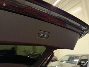 Black Audi Q8 2021 in Vilnius, with an engine capacity of 3.00 L and mileage of 149 thousand km for 51990 €, photo 34 on AUTOMOTO.COM.LV