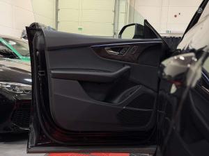 Black Audi Q8 2021 in Vilnius, with an engine capacity of 3.00 L and mileage of 149 thousand km for 50990 €, photo 14 on AUTOMOTO.COM.LV