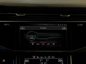 Black Audi Q8 2021 in Vilnius, with an engine capacity of 3.00 L and mileage of 149 thousand km for 50990 €, photo 23 on AUTOMOTO.COM.LV