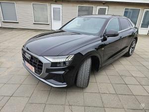 Black Audi Q8 2021 in Vilnius, with an engine capacity of 3.00 L and mileage of 99 thousand km for 49800 €, photo 3 on AUTOMOTO.COM.LV