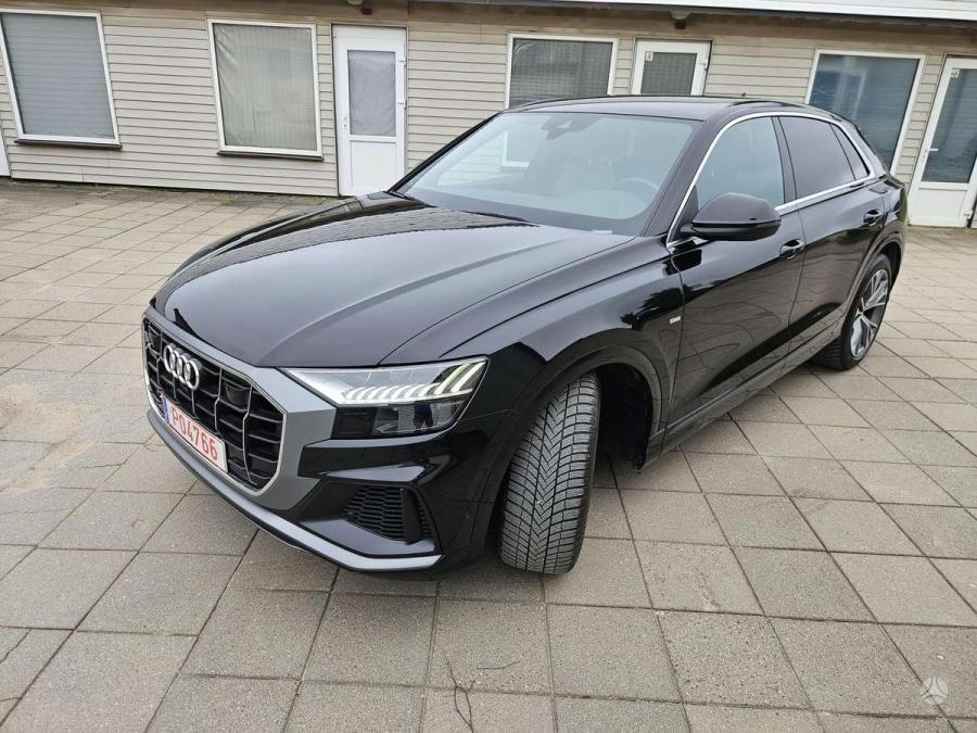 Black Audi Q8 2021 in Vilnius, with an engine capacity of 3.00 L and mileage of 99 thousand km for 49800 €, photo 3 on AUTOMOTO.COM.LV