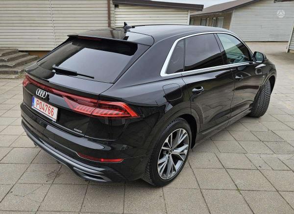 Melns Audi Q8 2021 Viļņa, ar dzinēja tilpumu 3.00 L un nobraukumu 99 tūkst. km par 49800 €, foto 4 vietnē AUTOMOTO.COM.LV
