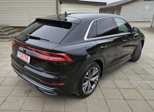 Black Audi Q8 2021 in Vilnius, with an engine capacity of 3.00 L and mileage of 99 thousand km for 49800 €, photo 5 on AUTOMOTO.COM.LV