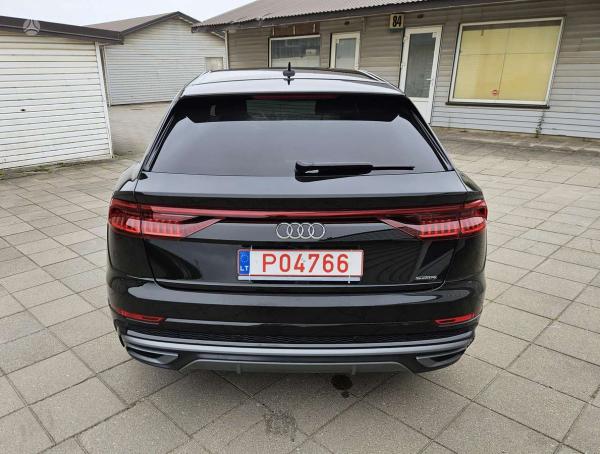 Melns Audi Q8 2021 Viļņa, ar dzinēja tilpumu 3.00 L un nobraukumu 99 tūkst. km par 49800 €, foto 5 vietnē AUTOMOTO.COM.LV