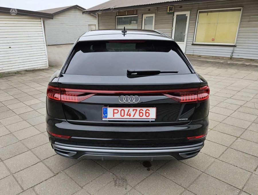 Black Audi Q8 2021 in Vilnius, with an engine capacity of 3.00 L and mileage of 99 thousand km for 49800 €, photo 6 on AUTOMOTO.COM.LV