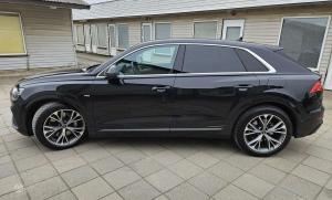 Black Audi Q8 2021 in Vilnius, with an engine capacity of 3.00 L and mileage of 99 thousand km for 49800 €, photo 9 on AUTOMOTO.COM.LV