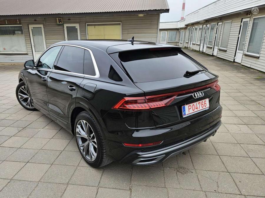 Black Audi Q8 2021 in Vilnius, with an engine capacity of 3.00 L and mileage of 99 thousand km for 49800 €, photo 11 on AUTOMOTO.COM.LV
