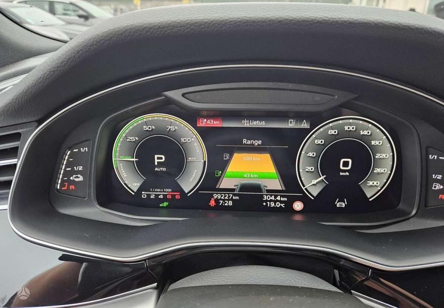 Black Audi Q8 2021 in Vilnius, with an engine capacity of 3.00 L and mileage of 99 thousand km for 49800 €, photo 13 on AUTOMOTO.COM.LV