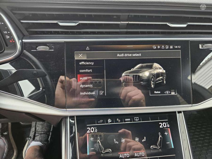 Black Audi Q8 2021 in Vilnius, with an engine capacity of 3.00 L and mileage of 99 thousand km for 49800 €, photo 17 on AUTOMOTO.COM.LV