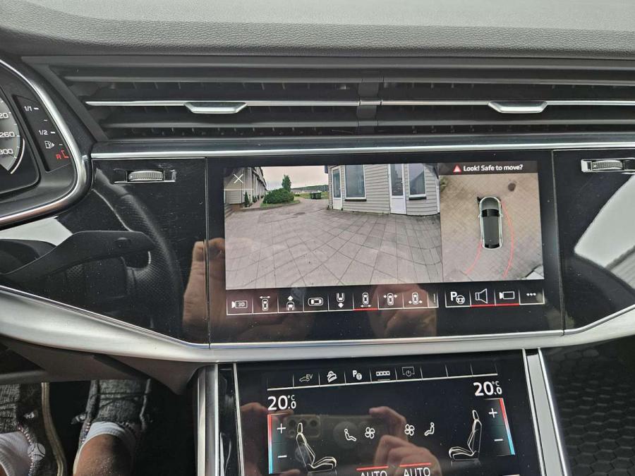 Black Audi Q8 2021 in Vilnius, with an engine capacity of 3.00 L and mileage of 99 thousand km for 49800 €, photo 18 on AUTOMOTO.COM.LV