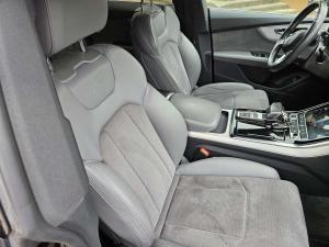 Black Audi Q8 2021 in Vilnius, with an engine capacity of 3.00 L and mileage of 99 thousand km for 49800 €, photo 20 on AUTOMOTO.COM.LV