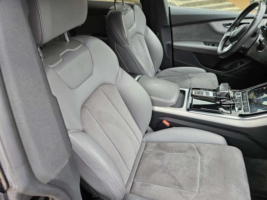 Black Audi Q8 2021 in Vilnius, with an engine capacity of 3.00 L and mileage of 99 thousand km for 49800 €, photo 20 on AUTOMOTO.COM.LV