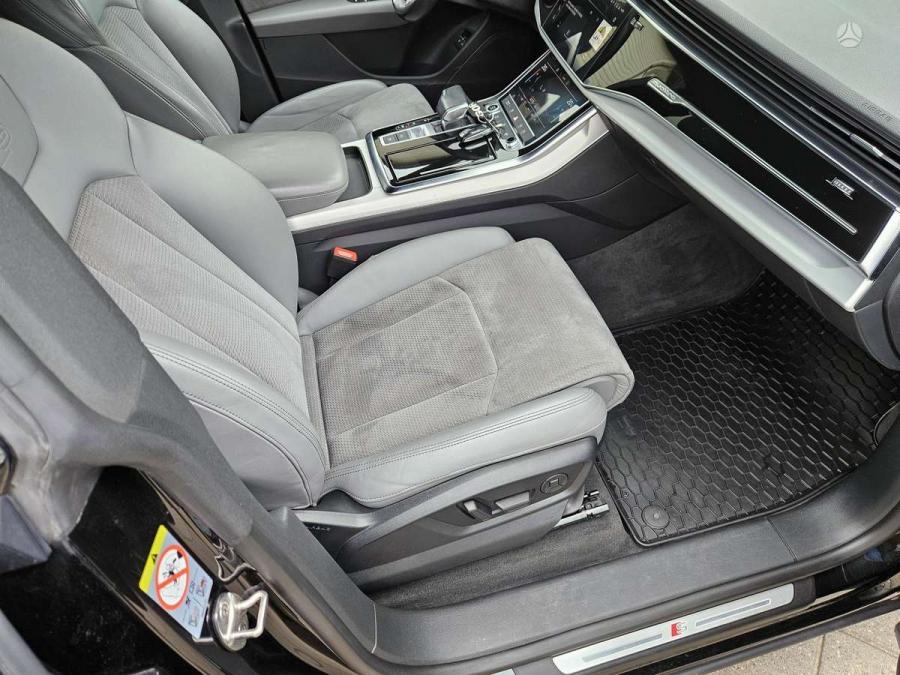 Black Audi Q8 2021 in Vilnius, with an engine capacity of 3.00 L and mileage of 99 thousand km for 49800 €, photo 21 on AUTOMOTO.COM.LV