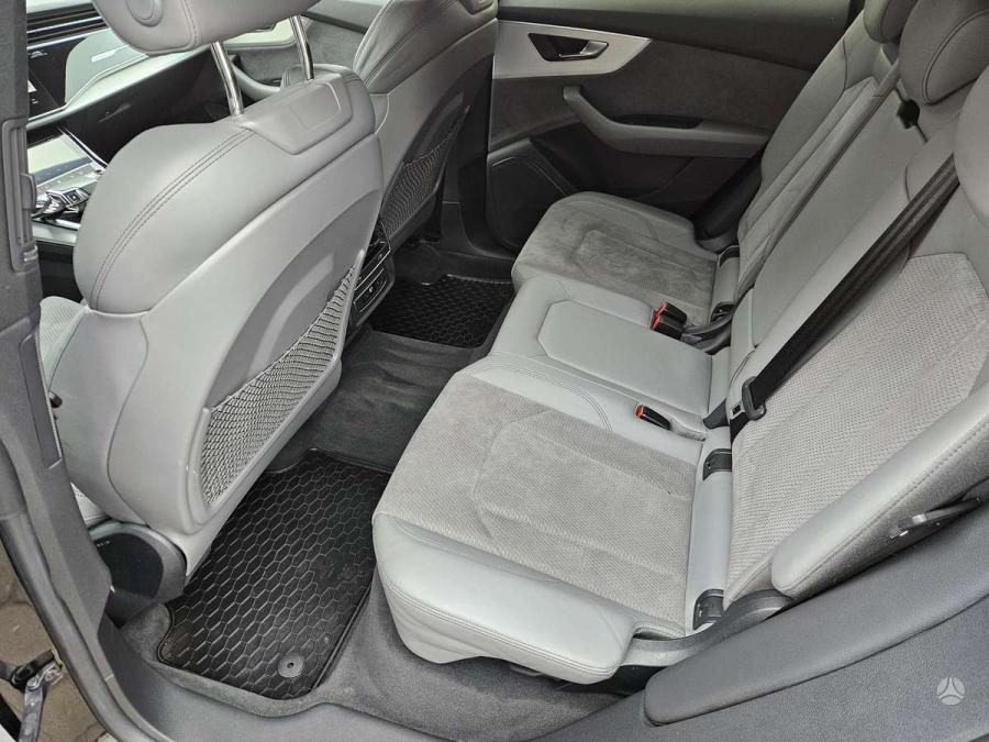 Black Audi Q8 2021 in Vilnius, with an engine capacity of 3.00 L and mileage of 99 thousand km for 49800 €, photo 22 on AUTOMOTO.COM.LV