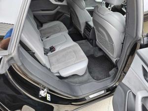 Black Audi Q8 2021 in Vilnius, with an engine capacity of 3.00 L and mileage of 99 thousand km for 49800 €, photo 27 on AUTOMOTO.COM.LV