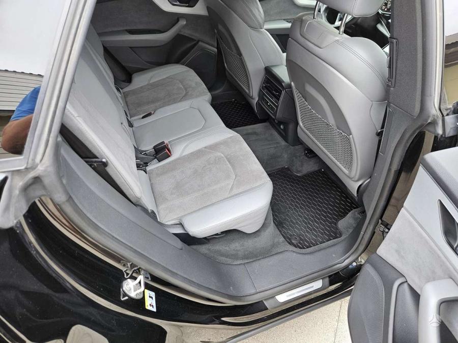 Black Audi Q8 2021 in Vilnius, with an engine capacity of 3.00 L and mileage of 99 thousand km for 49800 €, photo 27 on AUTOMOTO.COM.LV