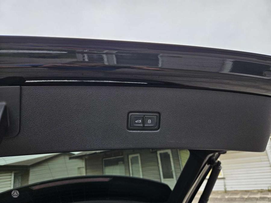 Black Audi Q8 2021 in Vilnius, with an engine capacity of 3.00 L and mileage of 99 thousand km for 49800 €, photo 33 on AUTOMOTO.COM.LV