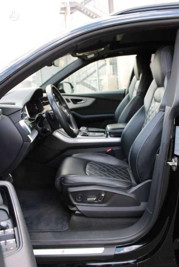 Black Audi Q8 2021 in Vilnius, with an engine capacity of 3.00 L and mileage of 146 thousand km for 53900 €, photo 2 on AUTOMOTO.COM.LV