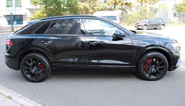 Black Audi Q8 2021 in Vilnius, with an engine capacity of 3.00 L and mileage of 146 thousand km for 53900 €, photo 5 on AUTOMOTO.COM.LV