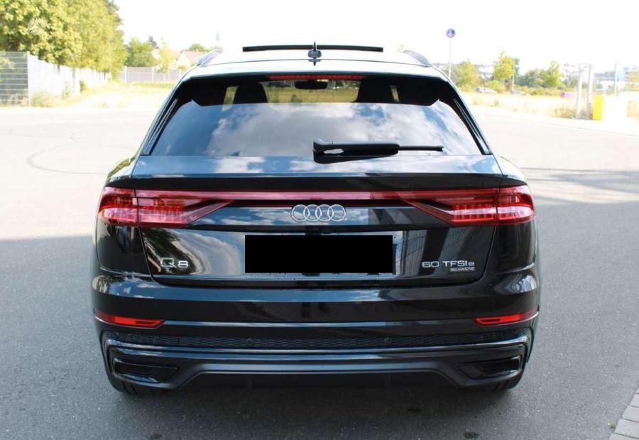 Black Audi Q8 2021 in Vilnius, with an engine capacity of 3.00 L and mileage of 146 thousand km for 53900 €, photo 8 on AUTOMOTO.COM.LV