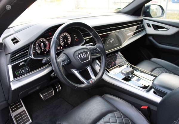 Black Audi Q8 2021 in Vilnius, with an engine capacity of 3.00 L and mileage of 146 thousand km for 53900 €, photo 8 on AUTOMOTO.COM.LV