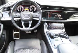 Black Audi Q8 2021 in Vilnius, with an engine capacity of 3.00 L and mileage of 146 thousand km for 53900 €, photo 10 on AUTOMOTO.COM.LV