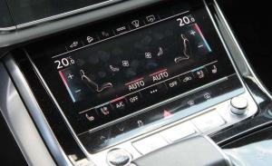 Black Audi Q8 2021 in Vilnius, with an engine capacity of 3.00 L and mileage of 146 thousand km for 53900 €, photo 11 on AUTOMOTO.COM.LV