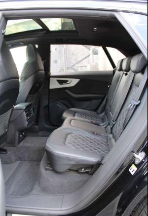 Black Audi Q8 2021 in Vilnius, with an engine capacity of 3.00 L and mileage of 146 thousand km for 53900 €, photo 13 on AUTOMOTO.COM.LV