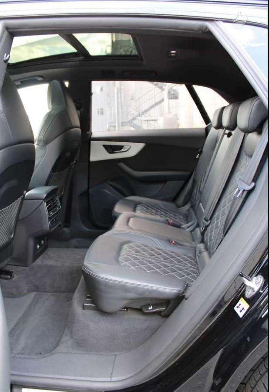 Black Audi Q8 2021 in Vilnius, with an engine capacity of 3.00 L and mileage of 146 thousand km for 53900 €, photo 13 on AUTOMOTO.COM.LV