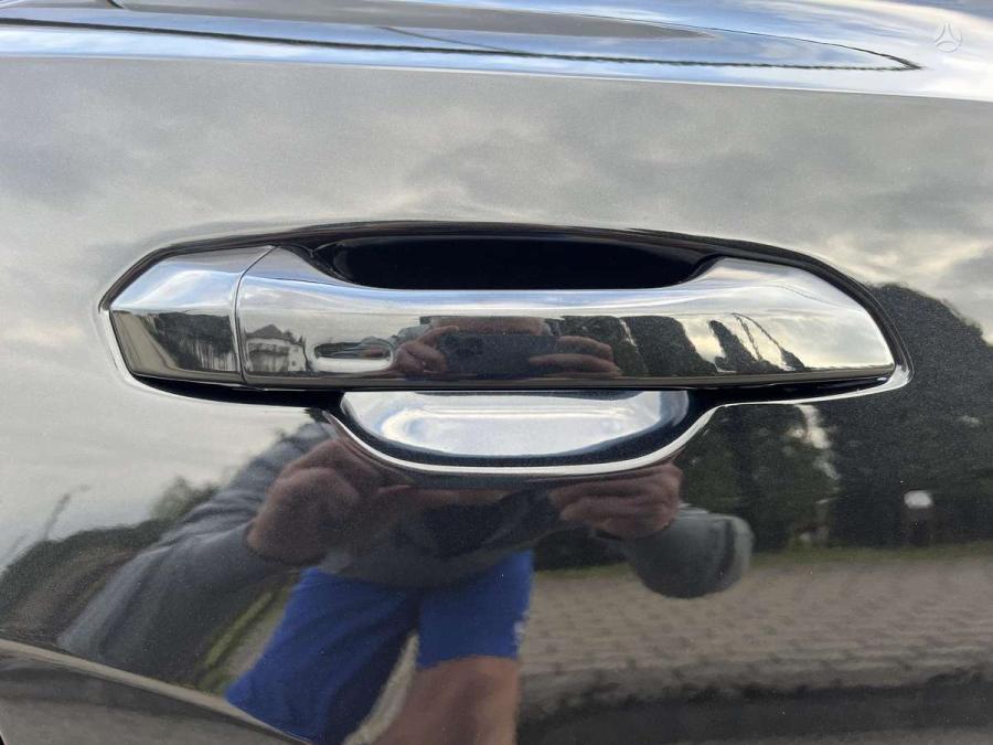 Black Audi Q8 2021 in Kelme, with an engine capacity of 3.00 L and mileage of 19 thousand km for 53500 €, photo 36 on AUTOMOTO.COM.LV