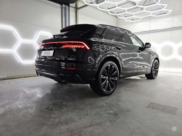 Black Audi Q8 2021 in Mazeikiai, with an engine capacity of 2.97 L and mileage of 125 thousand km for 56900 €, photo 1 on AUTOMOTO.COM.LV