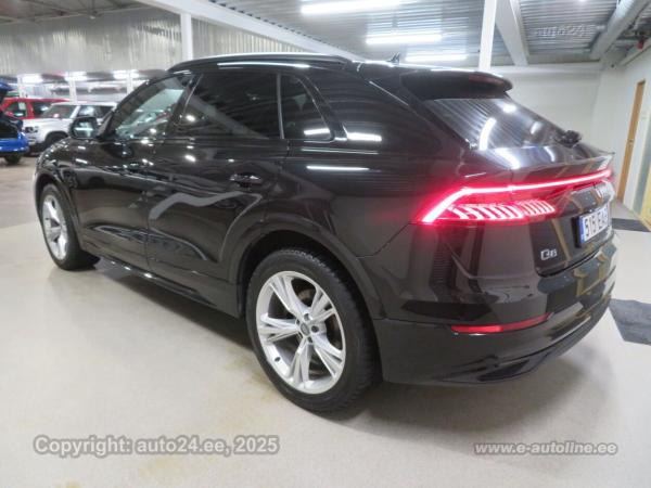 Melns Audi Q8 2022 Tallina, ar dzinēja tilpumu 3.00 L un nobraukumu 97 tūkst. km par 58900 €, foto 2 vietnē AUTOMOTO.COM.LV