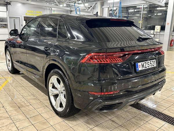 Black Audi Q8 2022 in Vilnius, with an engine capacity of 3.00 L and mileage of 70 thousand km for 69000 €, photo 4 on AUTOMOTO.COM.LV