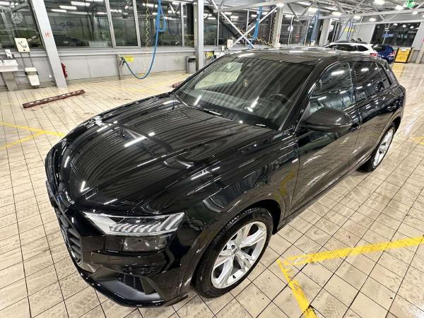 Black Audi Q8 2022 in Vilnius, with an engine capacity of 3.00 L and mileage of 70 thousand km for 69000 €, photo 7 on AUTOMOTO.COM.LV
