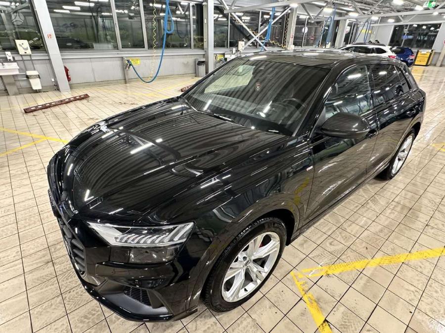 Black Audi Q8 2022 in Vilnius, with an engine capacity of 3.00 L and mileage of 70 thousand km for 69000 €, photo 7 on AUTOMOTO.COM.LV