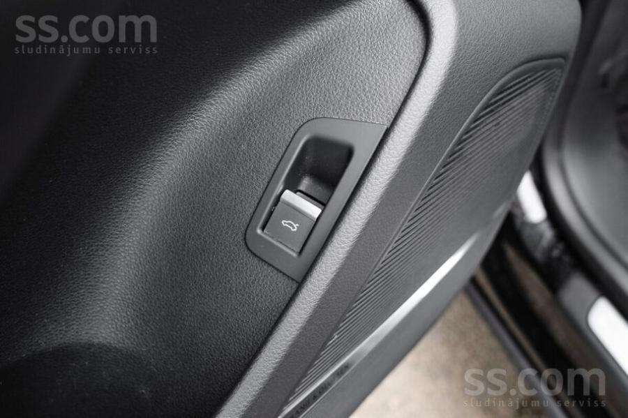 Black Audi Q8 2022 in Riga, with an engine capacity of 3.00 L and mileage of 108 thousand km for 47650 €, photo 13 on AUTOMOTO.COM.LV