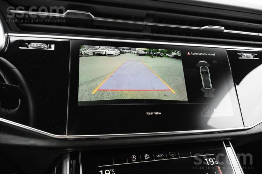 Black Audi Q8 2022 in Riga, with an engine capacity of 3.00 L and mileage of 108 thousand km for 47650 €, photo 24 on AUTOMOTO.COM.LV