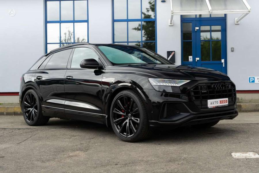 Black Audi Q8 2022 in Vilnius, with an engine capacity of 3.00 L and mileage of 140 thousand km for 58800 €, photo 1 on AUTOMOTO.COM.LV