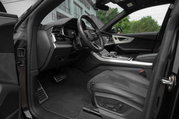Melns Audi Q8 2022 Viļņa, ar dzinēja tilpumu 3.00 L un nobraukumu 140 tūkst. km par 58800 €, foto 3 vietnē AUTOMOTO.COM.LV