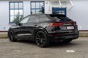 Black Audi Q8 2022 in Vilnius, with an engine capacity of 3.00 L and mileage of 140 thousand km for 58800 €, photo 11 on AUTOMOTO.COM.LV