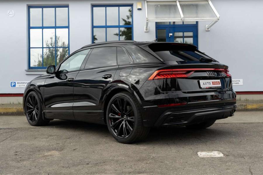 Black Audi Q8 2022 in Vilnius, with an engine capacity of 3.00 L and mileage of 140 thousand km for 58800 €, photo 11 on AUTOMOTO.COM.LV