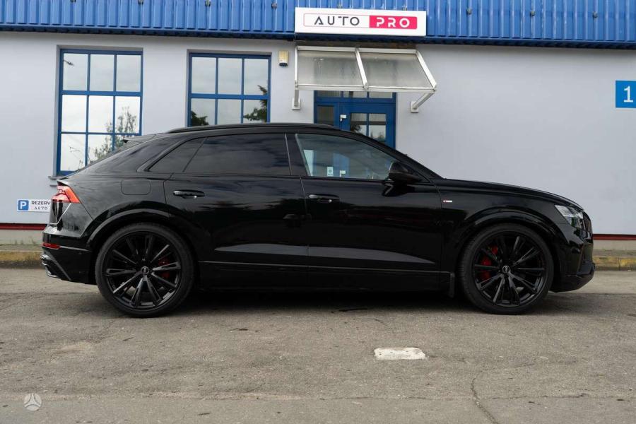 Black Audi Q8 2022 in Vilnius, with an engine capacity of 3.00 L and mileage of 140 thousand km for 58800 €, photo 15 on AUTOMOTO.COM.LV