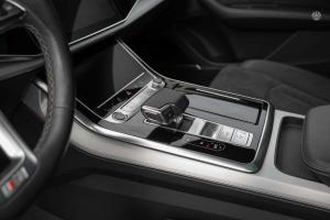 Black Audi Q8 2022 in Vilnius, with an engine capacity of 3.00 L and mileage of 140 thousand km for 58800 €, photo 16 on AUTOMOTO.COM.LV